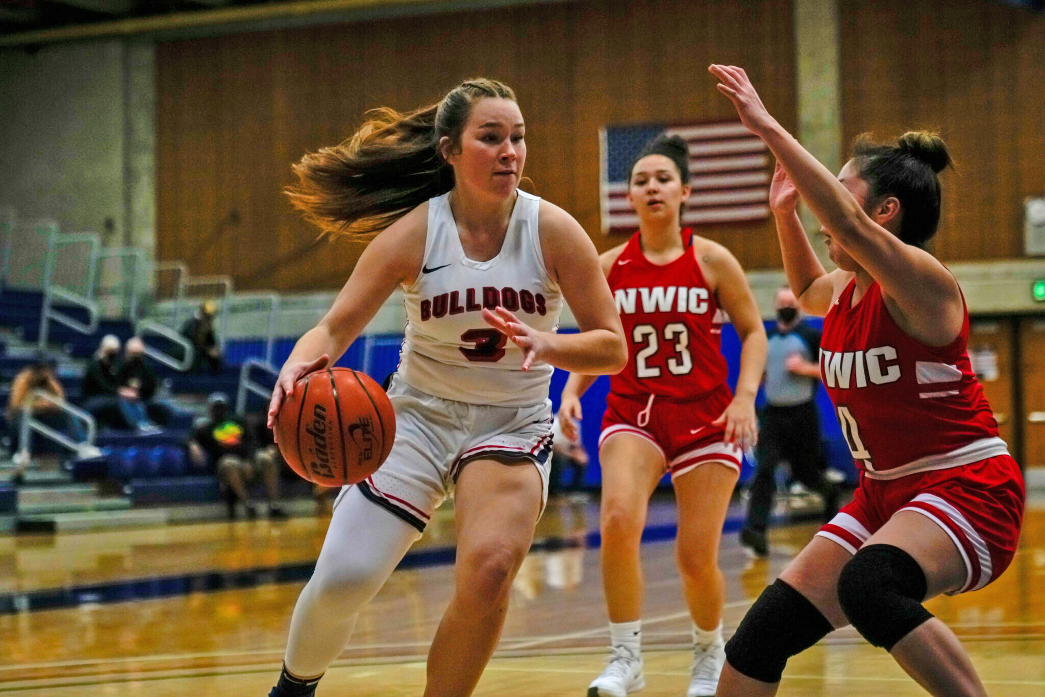 Women’s Basketball Win Nail-Biter at Olympic :: Athletics Department