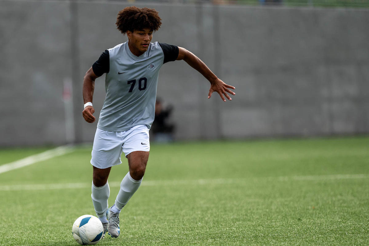 Men’s Soccer Battles Against Peninsula :: Athletics Department